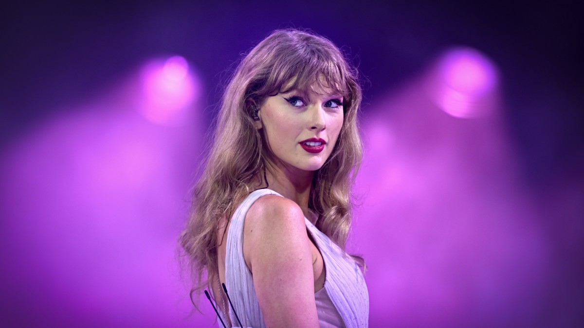 Taylor Swift Sued Over ‘The Life Of A Showgirl’ by a Real-Life Showgirl ...